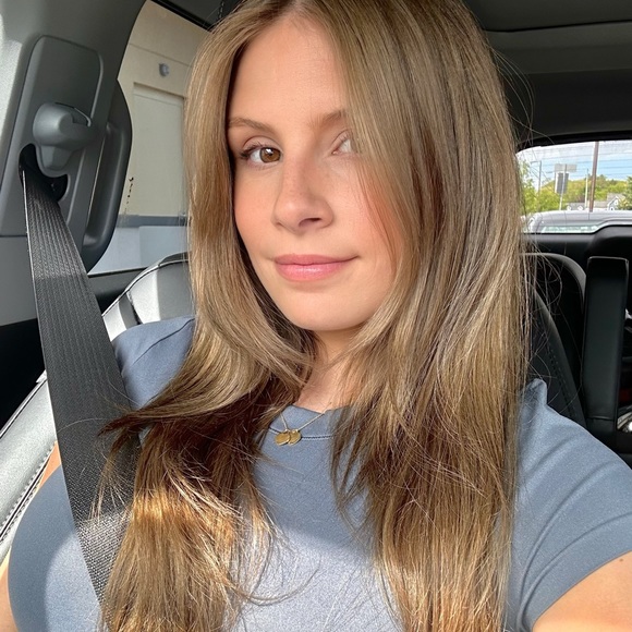 Shaina's Closet (@shainamacintyre) | Poshmark